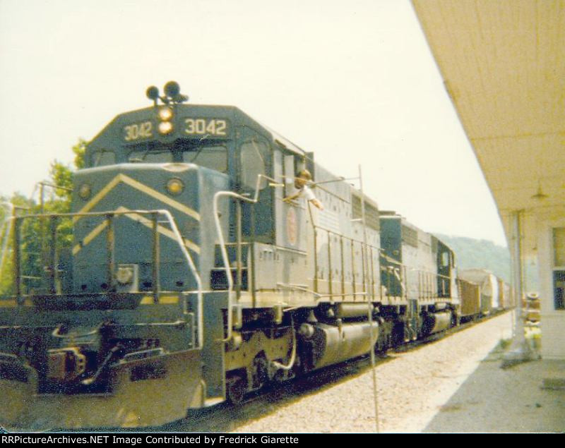MoPac SD40-2 #3042 at Branson, MO